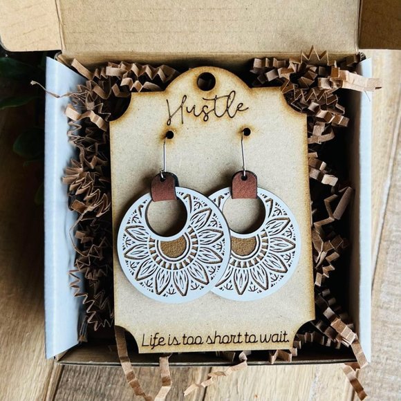 Pineywood Posh | Jewelry | New Wood Engraved Circle Mandala Boho Flower ...